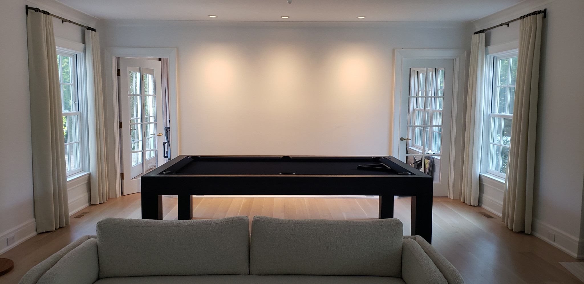 Model Modern White oak POOL TABLE