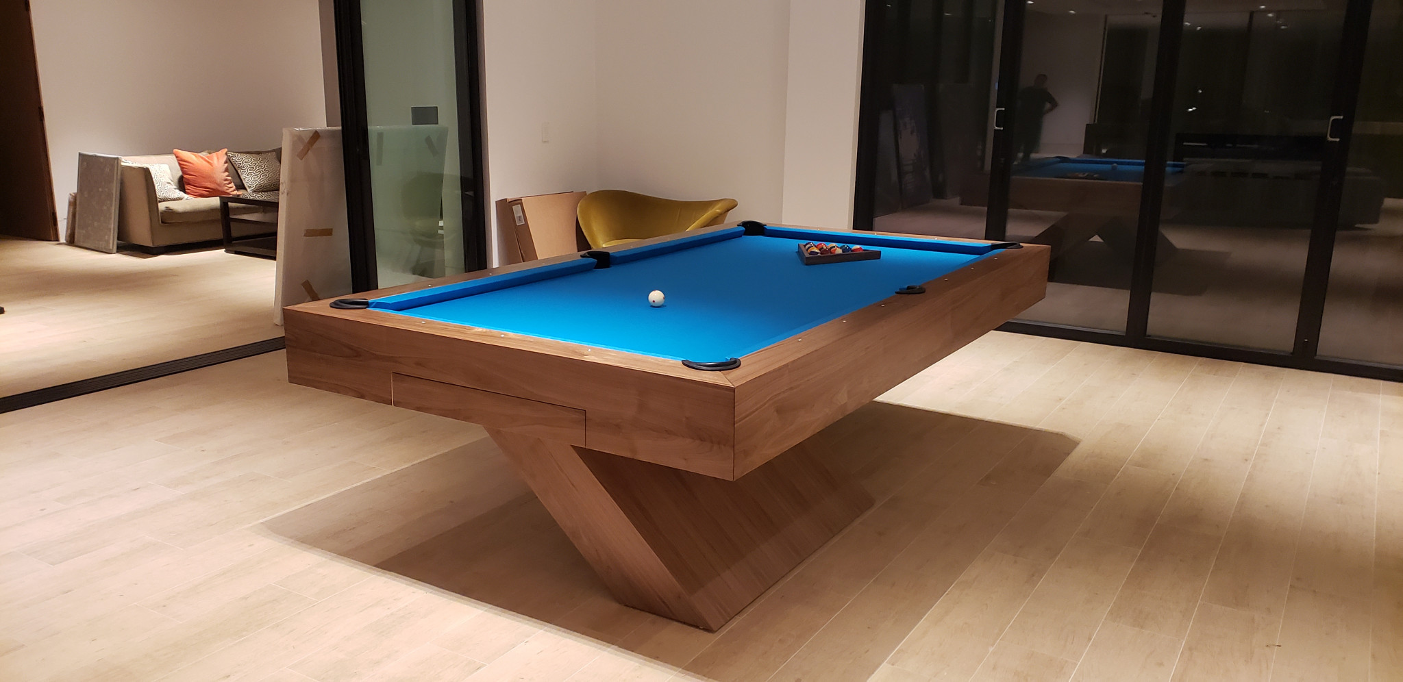 Model Modern White oak POOL TABLE