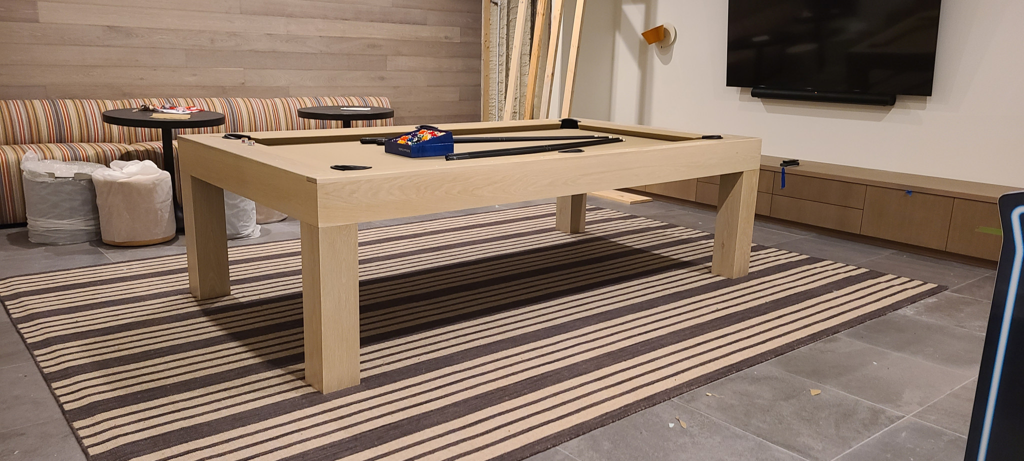 Model Modern White oak POOL TABLE