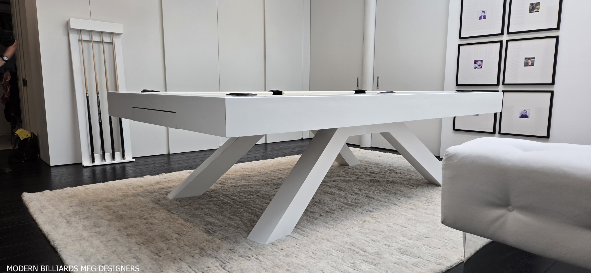 MODEL WHITE SPIDER POOL TABLE