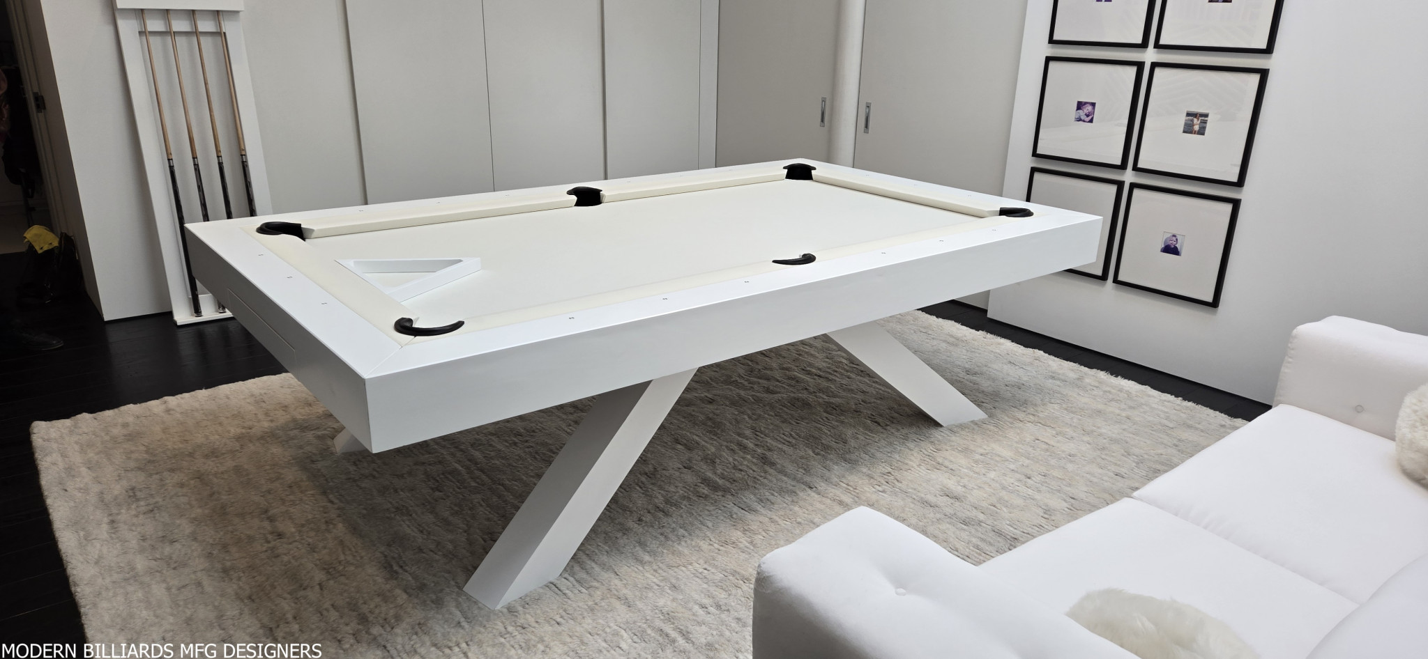 MODEL WHITE SPIDER POOL TABLE